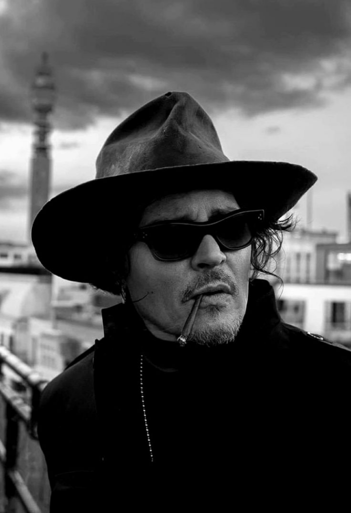 Johnny Depp in Oliver Peoples Isba Shades – EyeOns.com