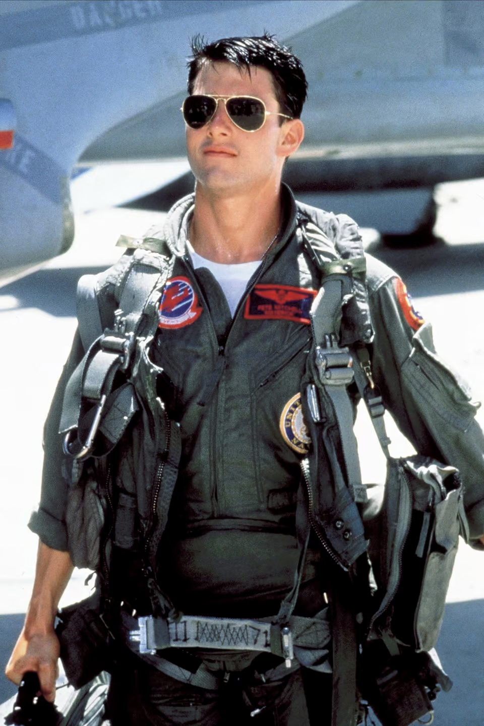 Tom Cruise Wears Legendary Ray-Bans in Top Gun: Maverick (1986) – EyeOns