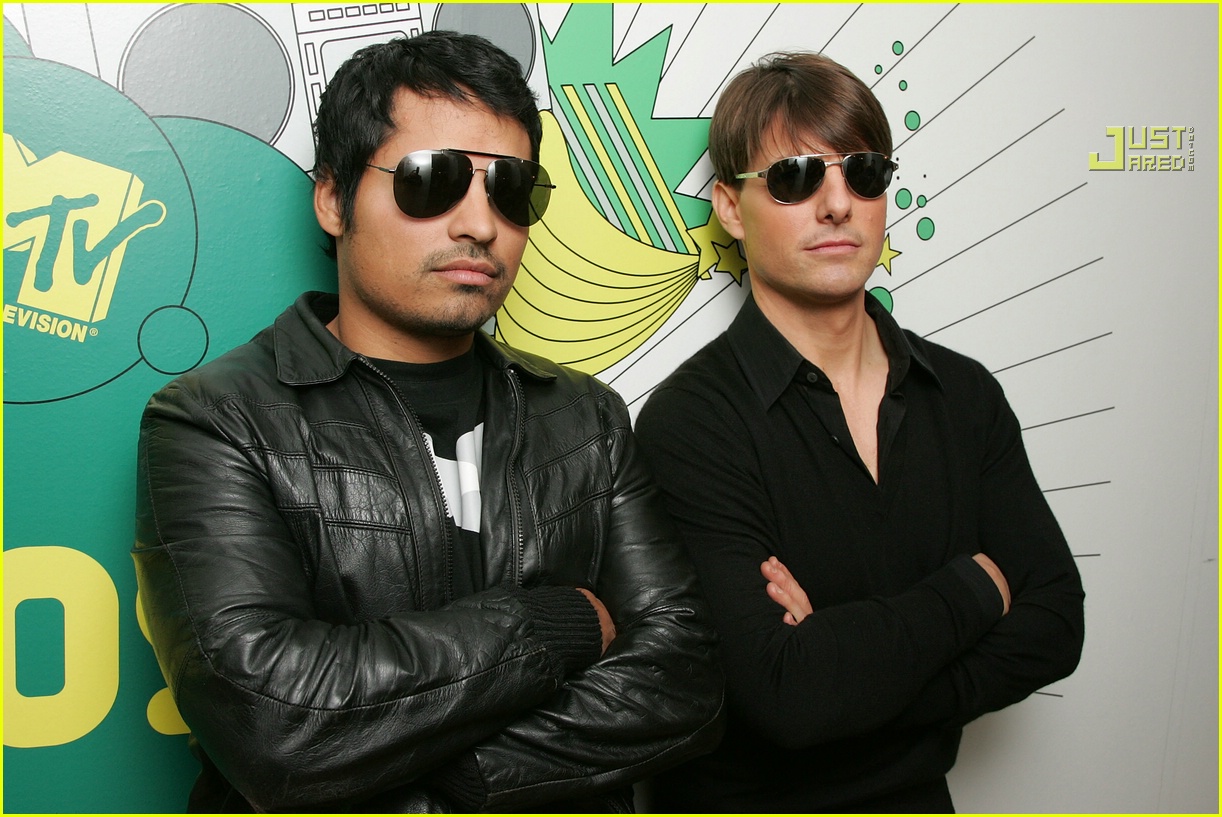 Tom Cruise Wears Cariter Santos Sunglasses – EyeOns.com